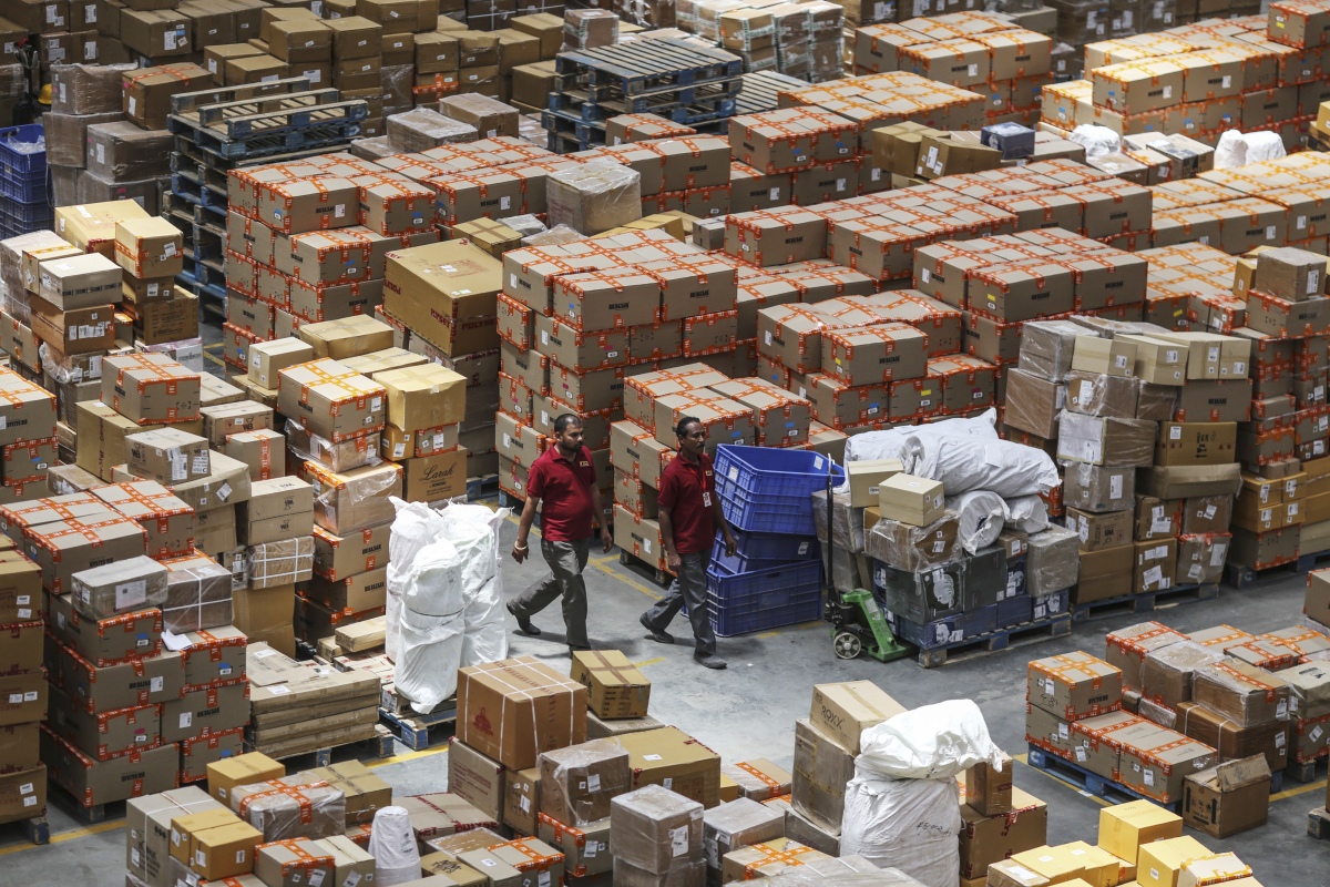 Amazon quietly opens its logistics network to third-party merchants in ...